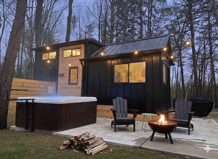 Lofted Tiny Home | Hot Tub - Laurelville, OH