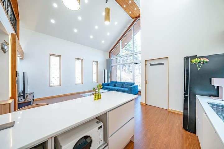 신축 #오죽헌 #아쿠아리움 #가시연습지 A동 독채 펜션신축 복층 단체룸 - Gangneung-si