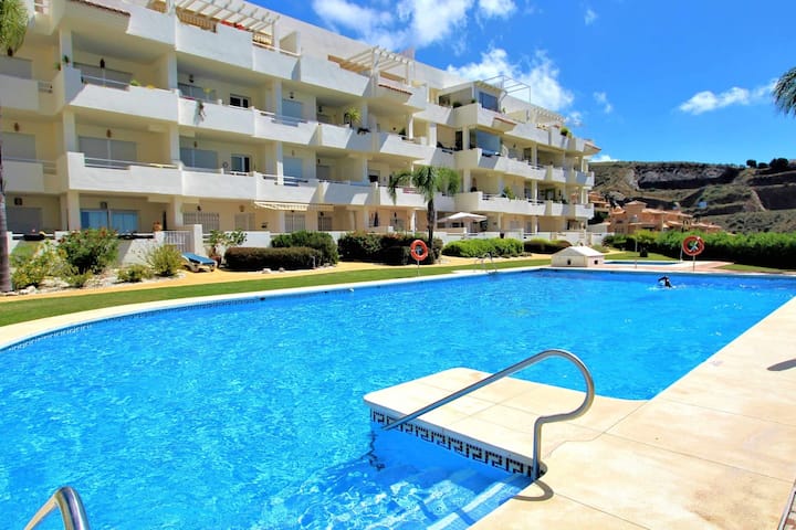 Spacious, Bright Penthouse: 3 Terraces & Sea View - Sitio de Calahonda