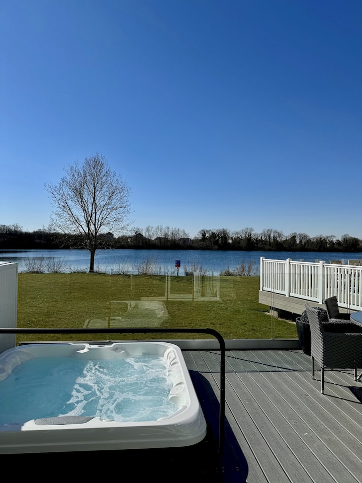 Huckleberry Hot Tub Lodge - South Cerney