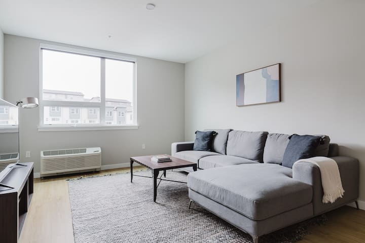 Blueground | Newcastle, Pool & W/d, Nr Parks - Bellevue