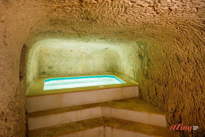 A Traditional Maltese Home With Indoor Cave Pool - Malta