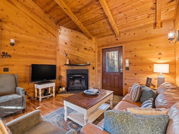 Lazy Creek Cabin - Helen, GA