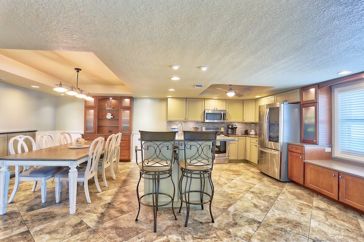 Easy Access To Beach, Great Amenities-sea Club #49 - Indian Shores, FL