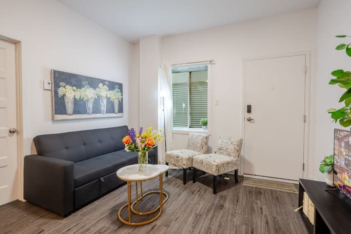 Modern Apartment In The Heart Of Griffintown - Montreal