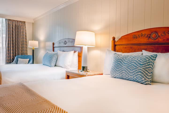 For Groups: Spacious Room With Pool Access - Salt Lake City, UT