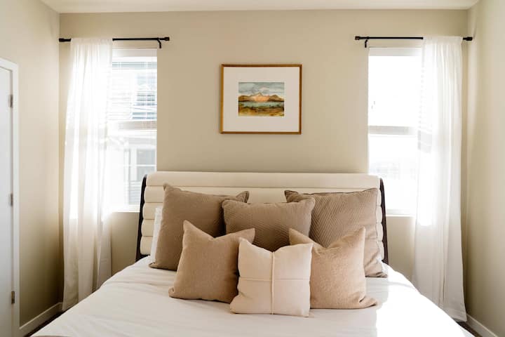 Marina-view Luxurious Stay With 2 Balconies, Jacuz - Sparks, NV