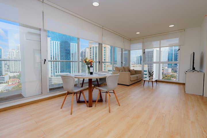 Luxury 1 Bedroom Apt Free Parking & Balcony - Panama City