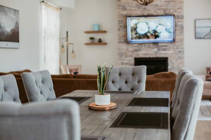 Modern Muskoka Retreat W/king Bed & Hot Tub - Algonquin Provincial Park