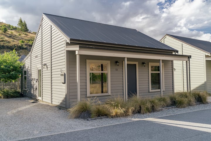 Kiwi Ski Cottage - Wanaka Holiday Home - Snow Farm NZ