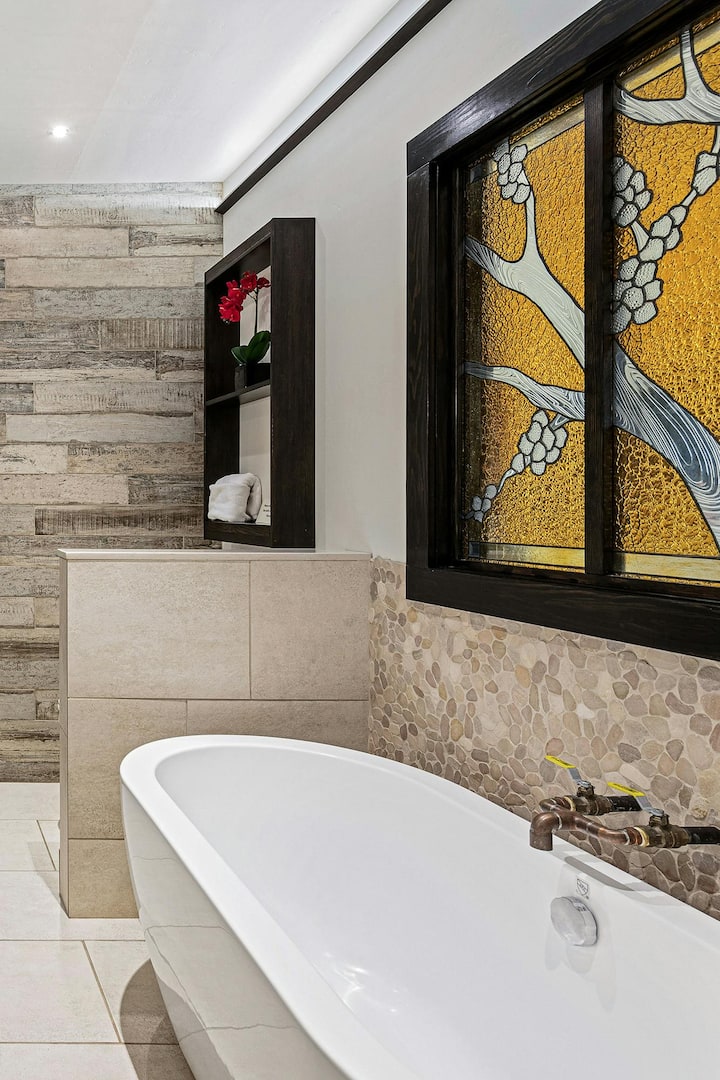 Located At The ‘Top Of The Town' - Idyllwild-Pine Cove, CA