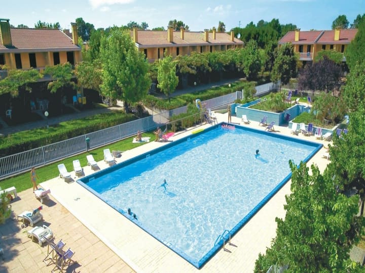 Spacious Villa With Private Garden And Shared Pool - Lignano Sabbiadoro