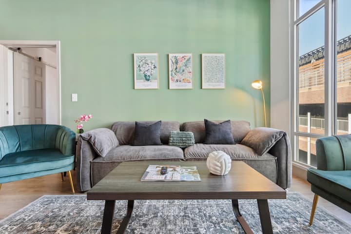 Uptown Luxury | Top Floor King Suite, Free Parking - Charlotte, NC