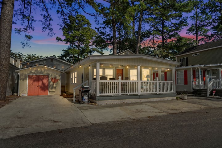 Ocean Lakes Cottage | Covered Patio, Grill & Beach - Surfside Beach, SC