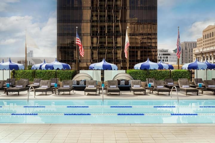Spacious Room W/ Rooftop Pool Access - San Diego