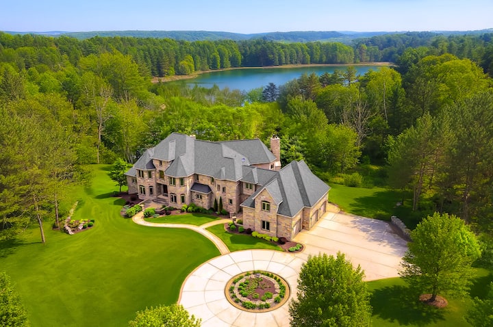 Gray Lake Villa | Sleeps 22 · Theater ·Sauna ·Lake - Wisconsin