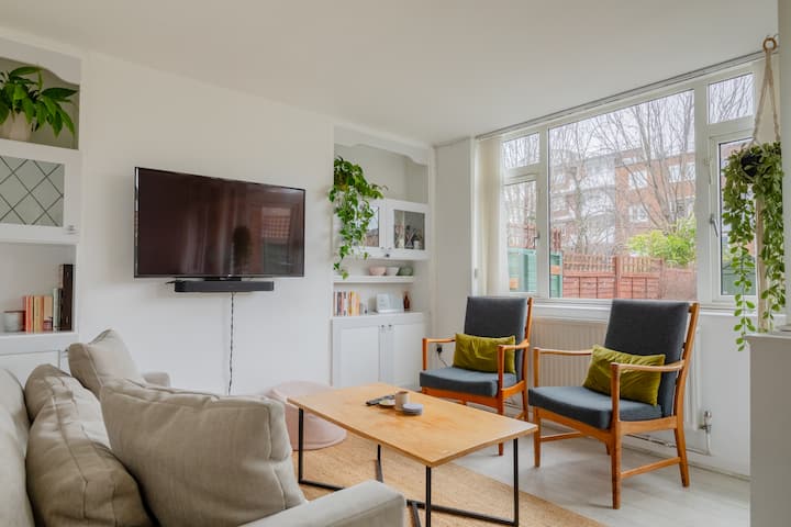 Stylish 2bd Home With Private Garden, Nine Elms - London