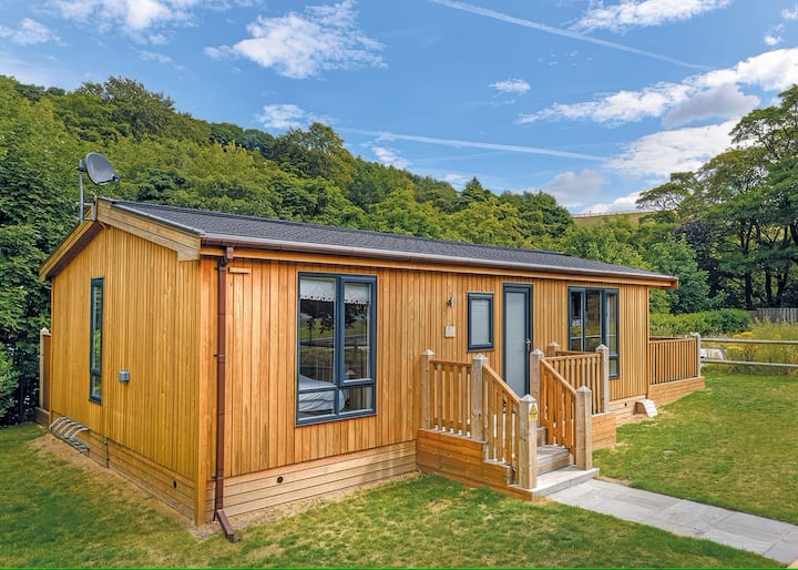 Dovestone Luxury Lodges (Sleeps 4)- Pet Free - Oldham