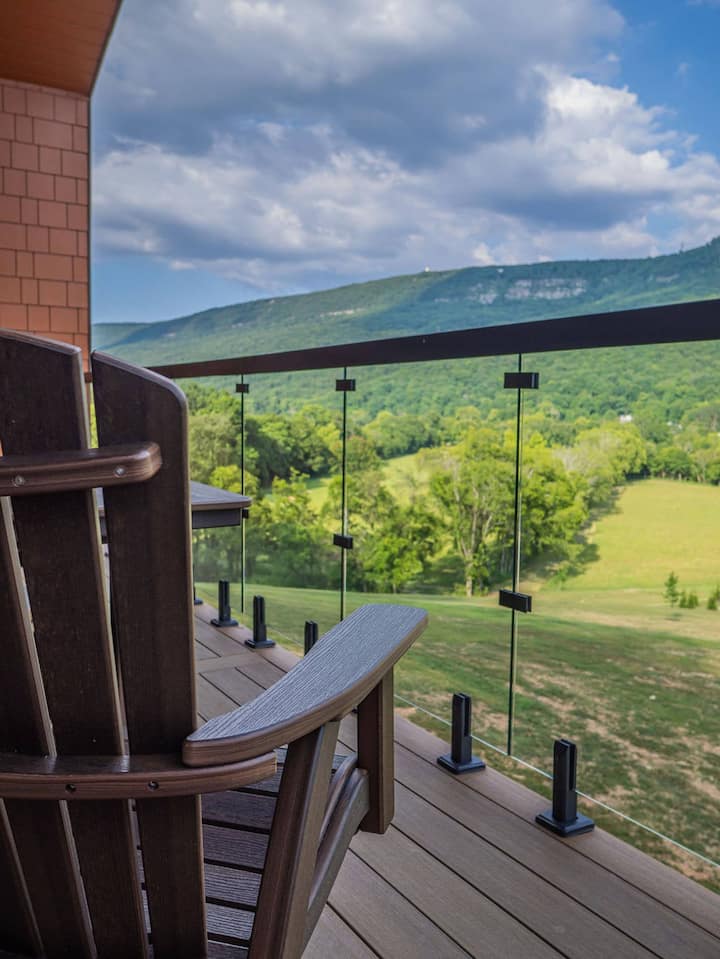 Serene Mountain Retreat In Wildwood, Georgia - Lookout Mountain, TN