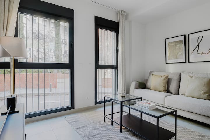 Blueground | Valdeacederas, Pool & W/d, Nr Park - Madryt