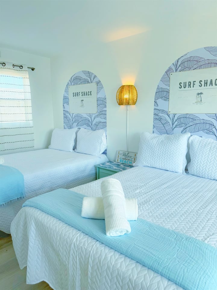 Walk To Sand | Pool • Cozy Workspace + Kitchen - Treasure Island, FL