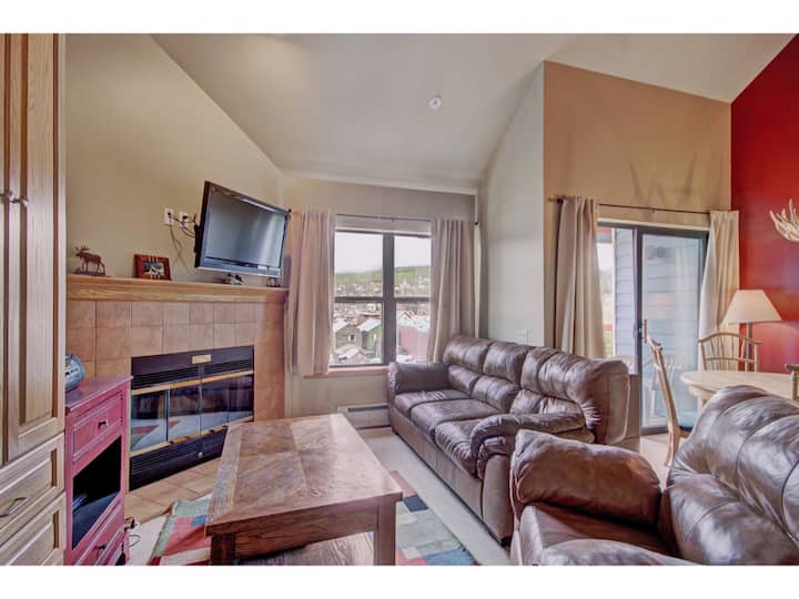 Studio With Loft + Mountain Decor & Balcony Views - Breckenridge, CO