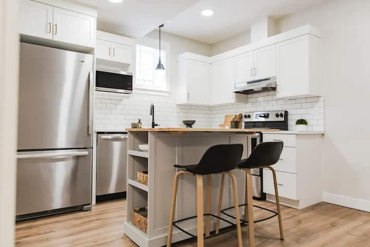 Trendy Executive Suite - Free Wifi & Smart Tv - Grande Prairie