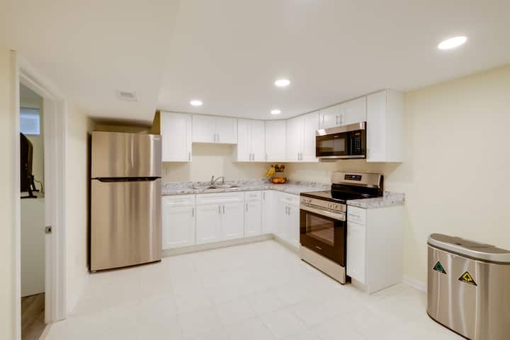 1 Mi To Metro: Dc Area Apt W/ Fenced Yard! - Bethesda, MD