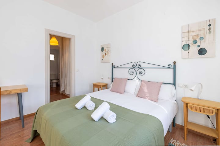 Large Room With Private Bathroom In Villa Lola - Málaga