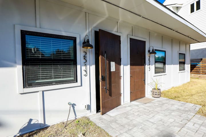 Sojourn Steps To The Beach Sleeps 4 - Virginia Beach, VA