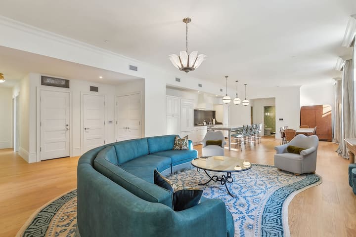 Hotel Perle: Grand 7 Bedroom Suite - New Orleans, LA