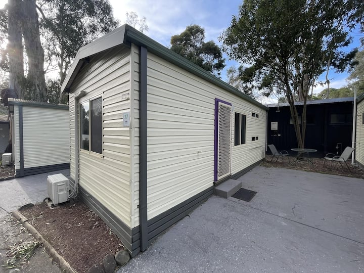 Retro Cabin (Sleeps 6) - Healesville