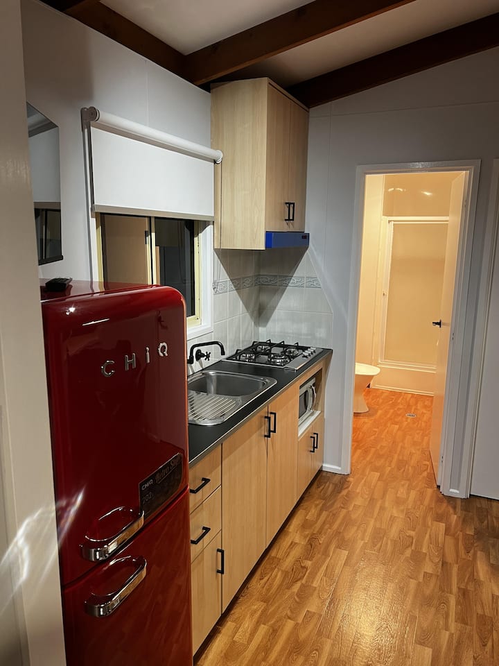 Retro Cabin (Sleeps 6) - Healesville