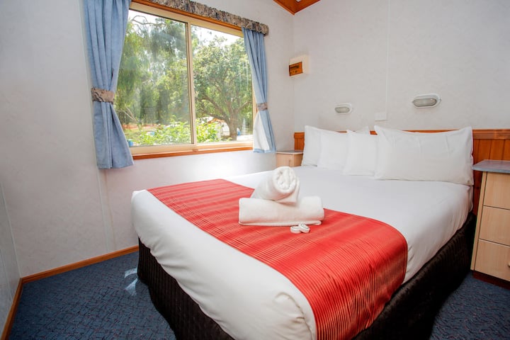 Standard Cabin (Sleeps 6) - Healesville