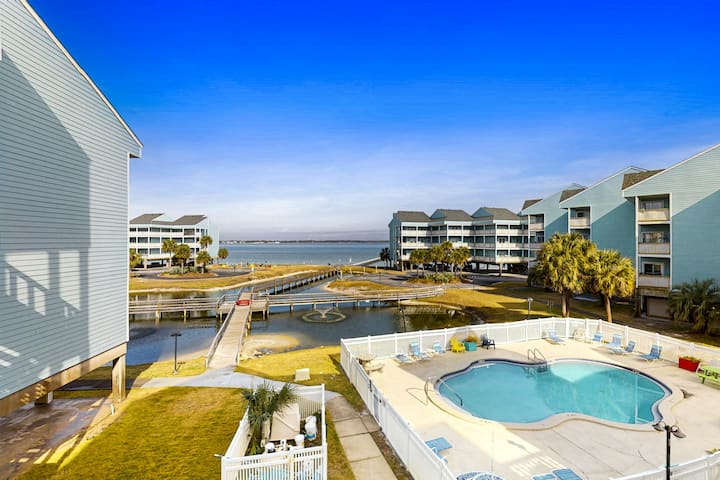 Stunning Coastal Retreat Featuring Roomy Interiors - Pensacola Beach, FL