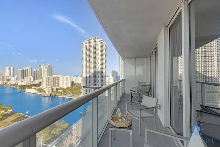 Modern 1br With Pool & Balcony - Hallandale Beach, FL