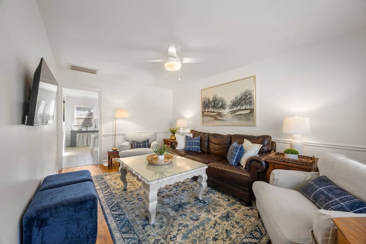 Classic Townhome In Decatur, Pets Welcome - Decatur, GA