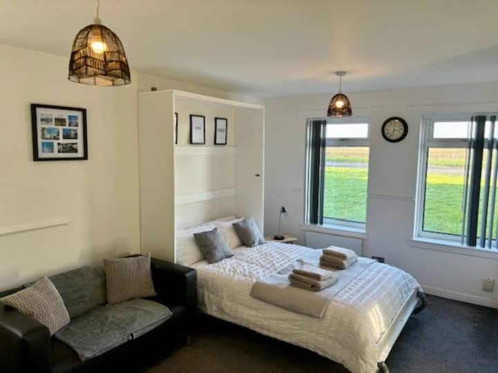 Modern Studio Flat In Stenhousemuir Ideal Location - Falkirk