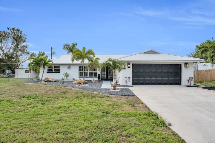 Entire House 3 Bedrooms, 7 Beds, 2 Sofabed, 2 Bath - フォート・マイヤーズ・ビーチ, FL