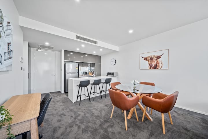 Stylish 1-bed Retreat Steps From Foreshore - Canberra