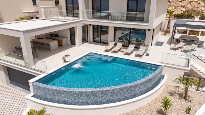 Seaview Villa Libero With Spa Zone, Pool, Billiard - Podstrana