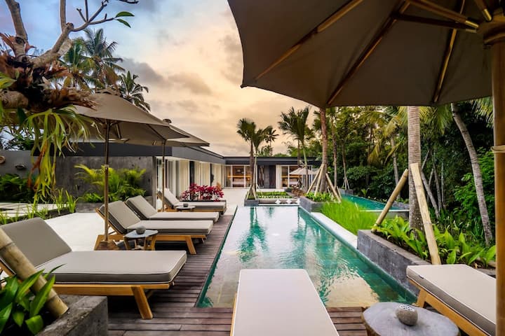 Ubud Du Monde : 6br Family Villa W/infinity Pool - Ubud