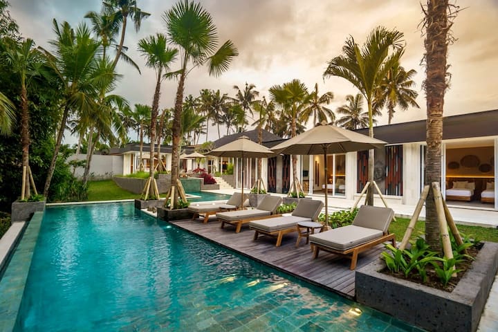 Ubud Du Monde : 6br Family Villa W/infinity Pool - Indonesia