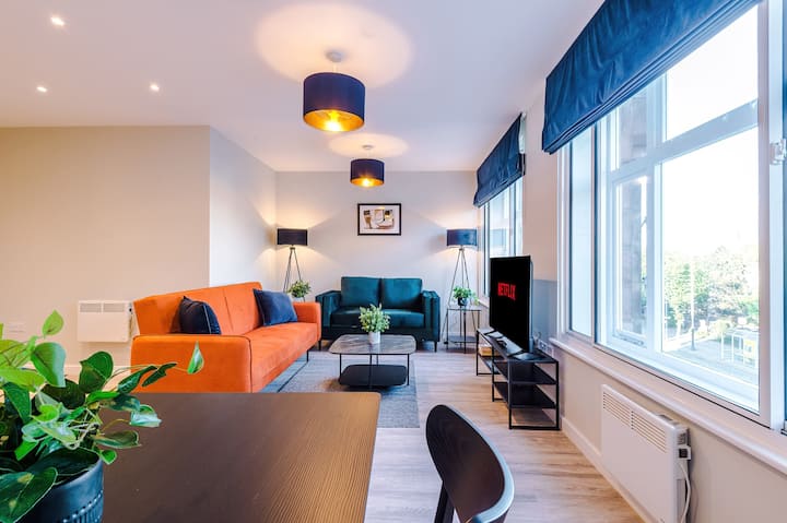 Stunning 2 Bedroom Apartment In Southport Centre - Southport
