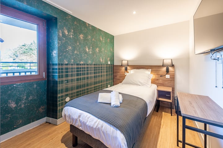 Single Room With Private Bathroom - Sévrier