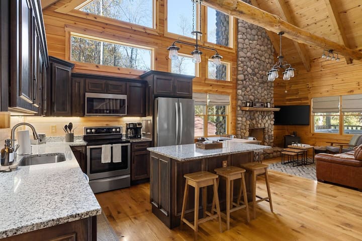 Liberty Hill Cabin | Covered Firepit | Near Caves - Hocking Hills State Park, OH
