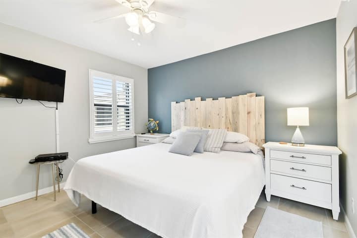 Tidal Zone - Intracoastal Condo 3 Min To Beach! - Indian Shores, FL