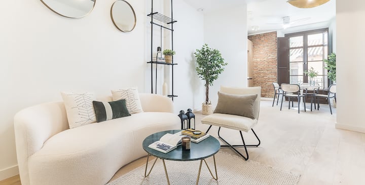 Homeclub | Modern Elegance In Mármoles - Málaga