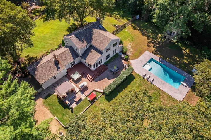 4 Bedroom Colonial, Hot Tub, Pool And Treehouse - Portsmouth, NH