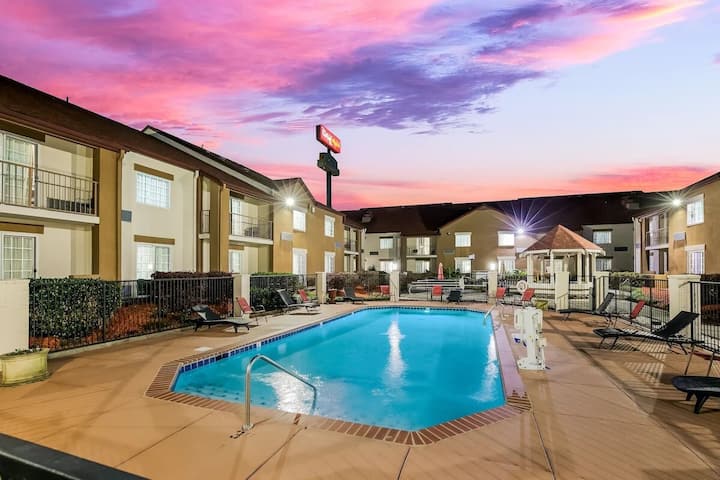 Two Family Ready Rooms | Right Off Interstate 10 - Knoxville, TN